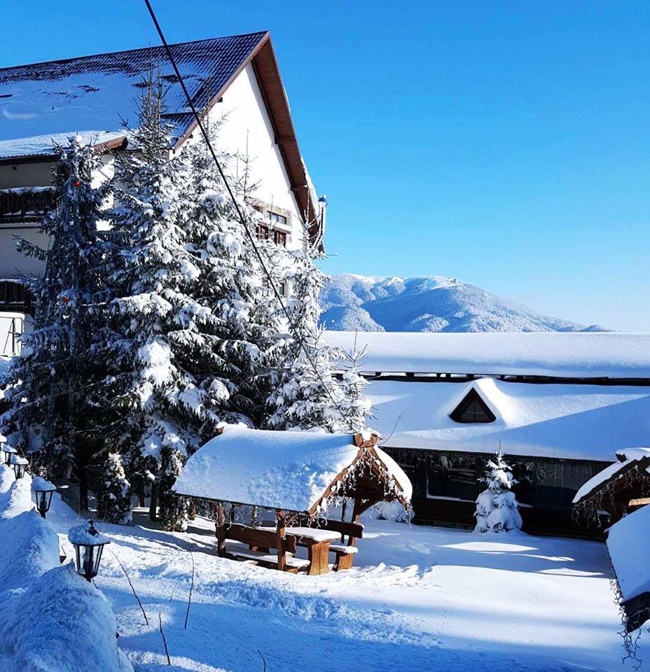 Sarbatori de Craciun 2022 Predeal Cabana Vanatorilor Pico Mar Travel