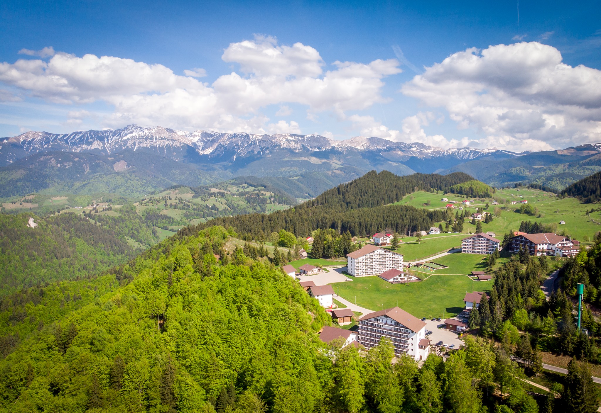 Sarbatori de Pasti 2023 Fundata Cheile Gradistei Resort Fundata Pico ...