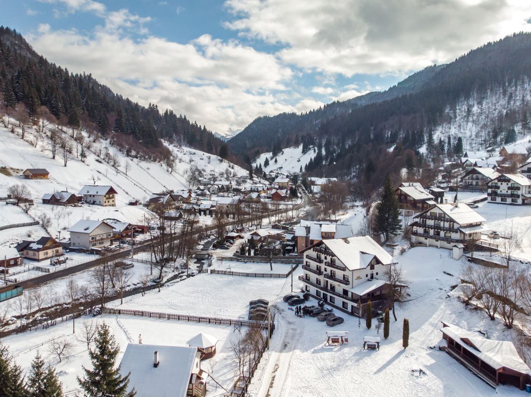 Revelion 2024 Cheile Gradistei Resort Moieciu*** Pico Mar Travel
