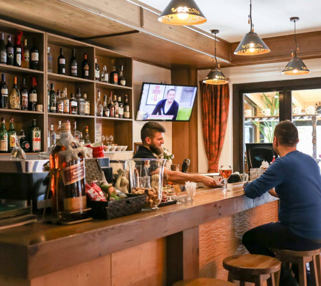 Vacanta schi 2023-2024 in Muntii Sureanu Hotel Resort Sfantul Petru ...