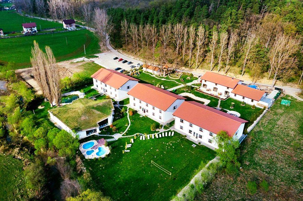 Revelion Magic 2023 in Vulcan Brasov Hotel Wolkendorf Bio & SPA ...