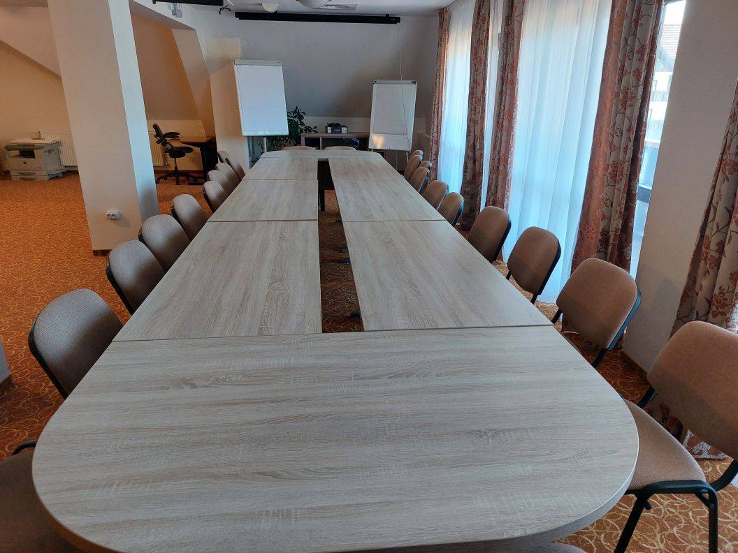 Vacanta schi 2023-2024 in Muntii Sureanu Hotel Resort Sfantul Petru ...