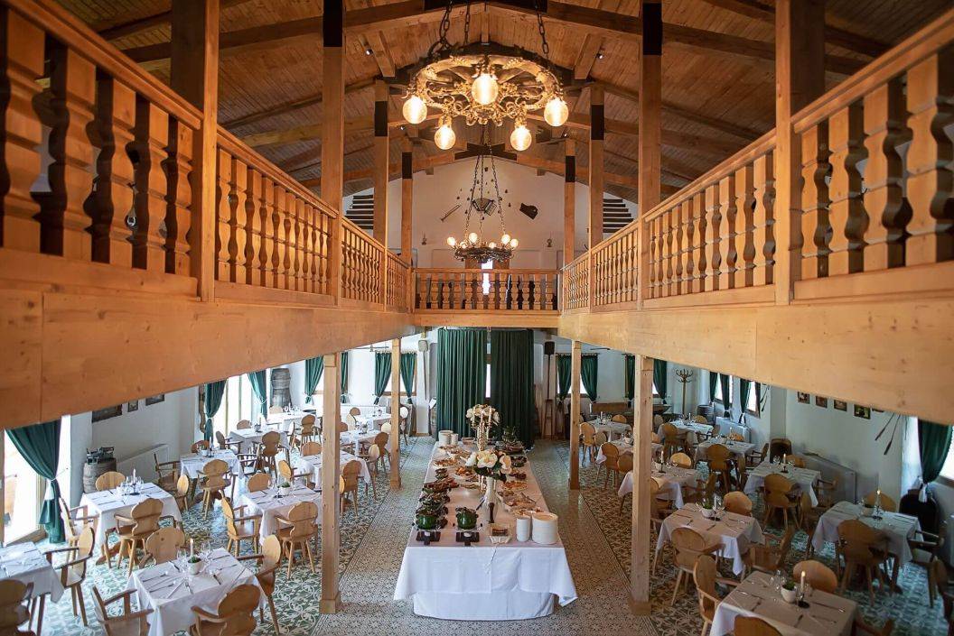 Revelion Magic 2023 in Vulcan Brasov Hotel Wolkendorf Bio & SPA ...