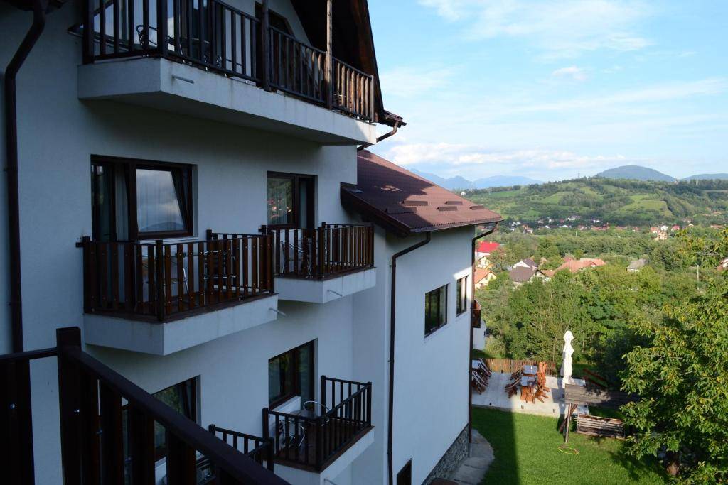 Sejur Bran Predelut Pensiunea Transylvanian Inn Pico Mar Travel