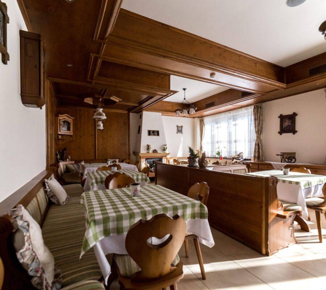 Vacanta schi 2023-2024 in Muntii Sureanu Hotel Resort Sfantul Petru ...