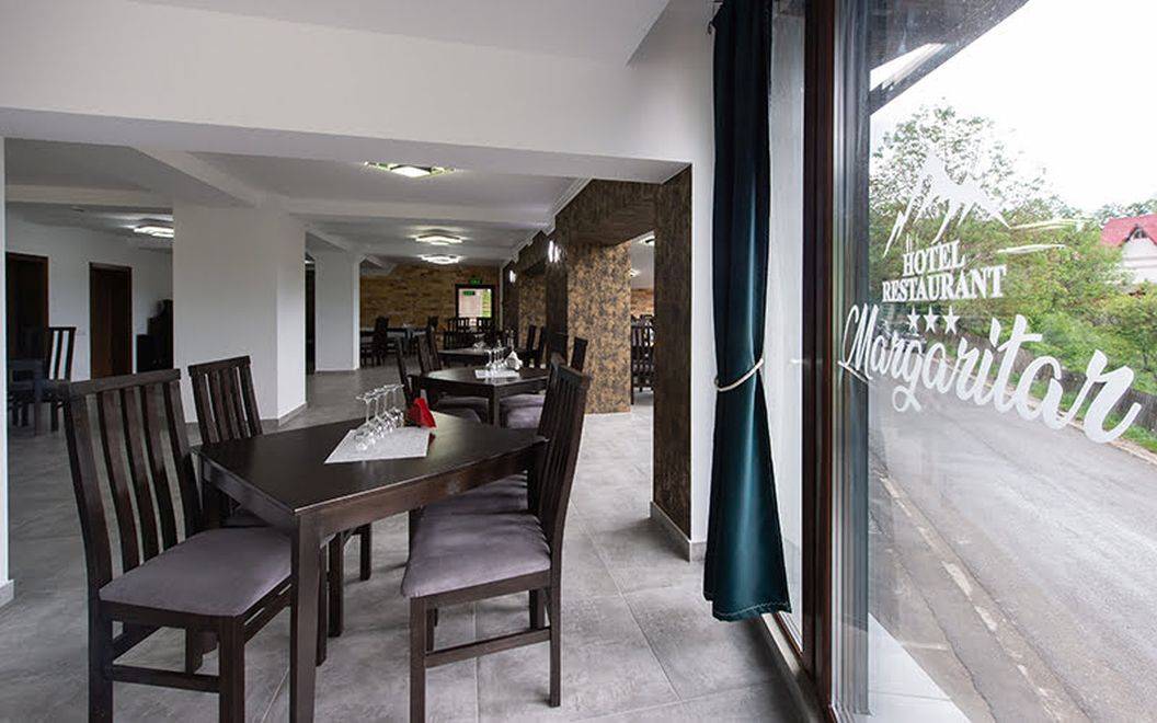 Sejur odihna 2024 Busteni Poiana Tapului Hotel Margaritar Pico Mar Travel