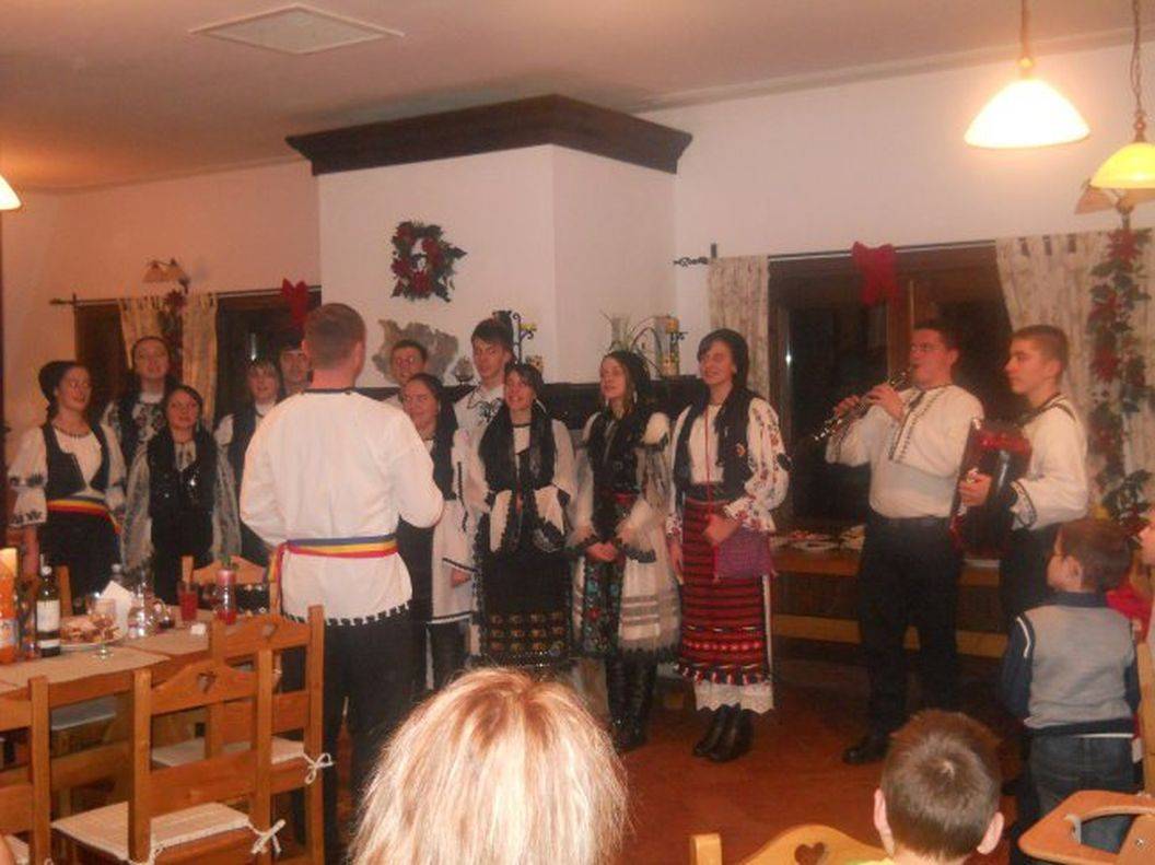 Craciun 2024 Muntii Apuseni Arieseni Pensiunea Casa Motului Pico Mar Travel