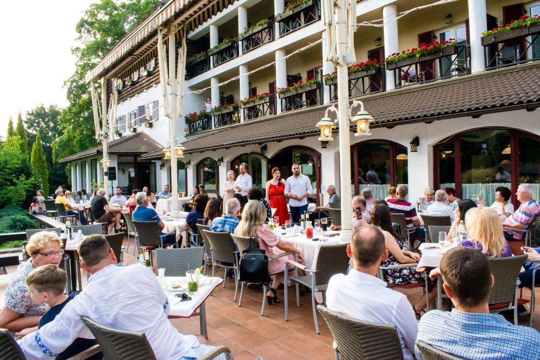 Sarbatori de Pasti 2022 in Maramures Sighetu Marmatiei Hotel Gradina ...