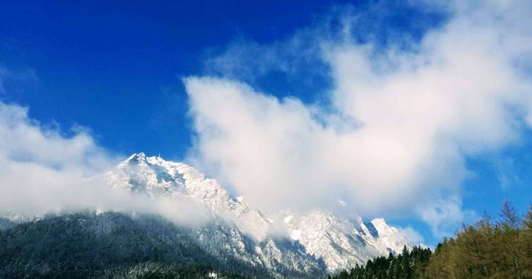 Revelion 2023 Poiana Tapului Busteni Hotel Izvorul cu Pastravi Pico Mar ...