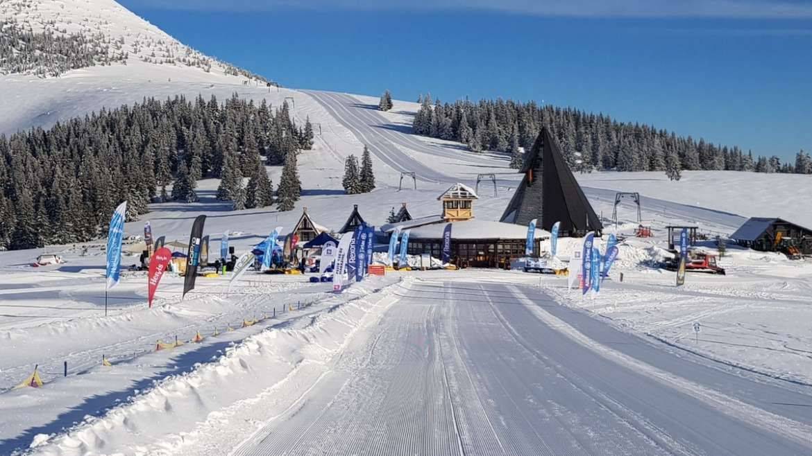 Vacanta schi 2023-2024 in Muntii Sureanu Hotel Resort Sfantul Petru ...