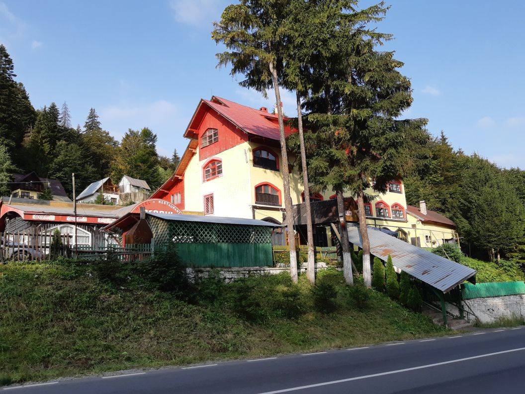 Revelion Retro Munte la Cabana Cerbul Paraul Rece** Pico Mar Travel