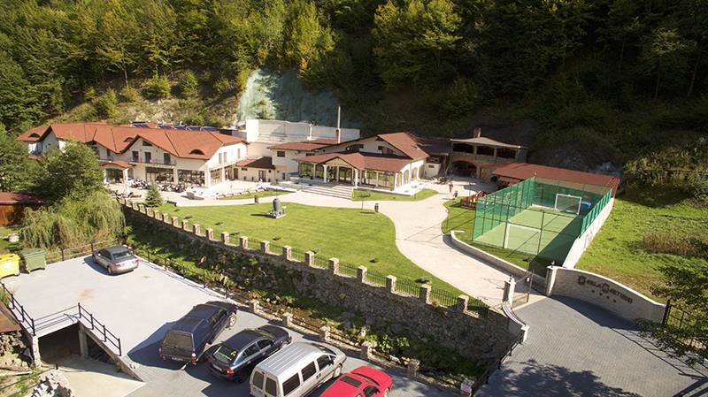 Sfantul Andrei si Ziua Nationala 2023 in Muntii Sureanu Pensiunea Perla ...