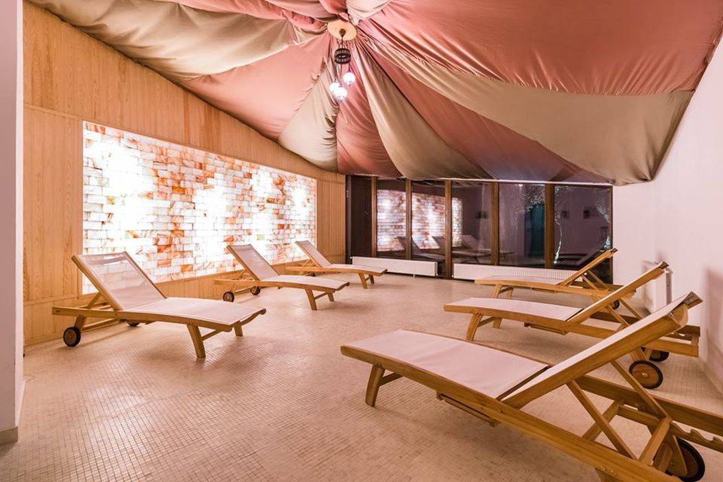 Revelion Magic 2023 in Vulcan Brasov Hotel Wolkendorf Bio & SPA ...