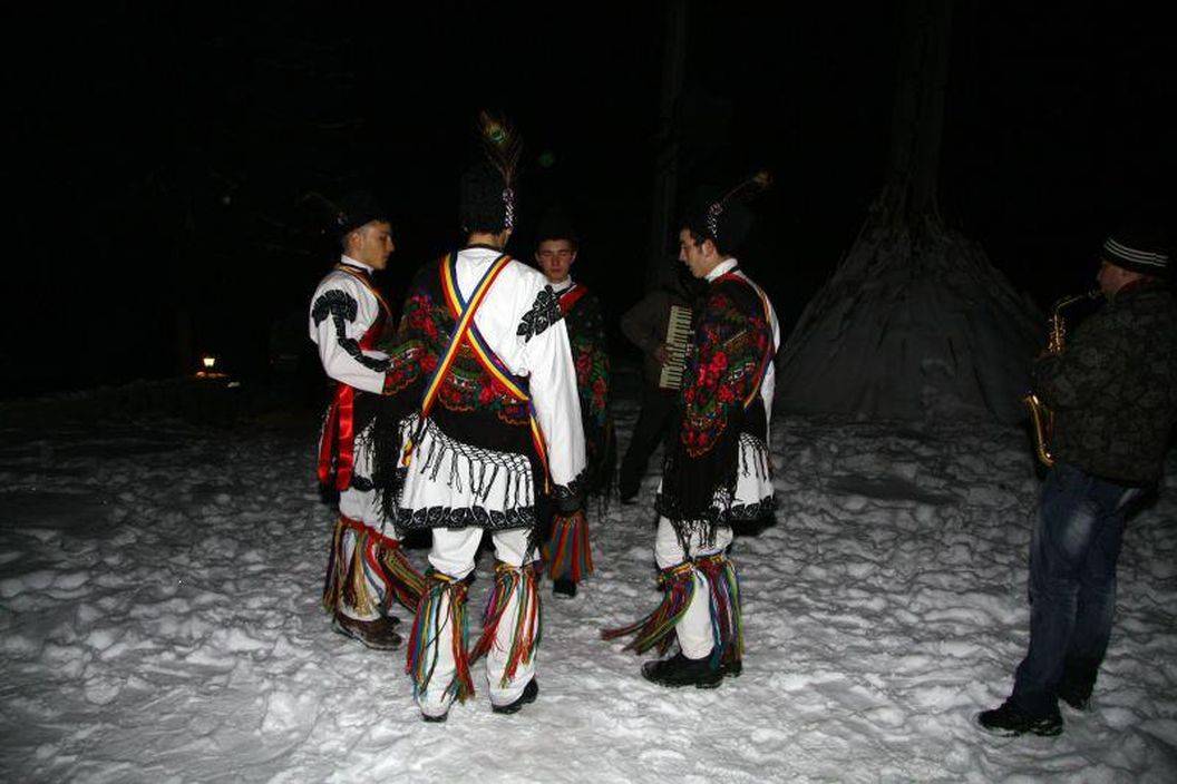 Revelion 2025 Muntii Apuseni Arieseni Pensiunea Casa Motului Pico Mar ...