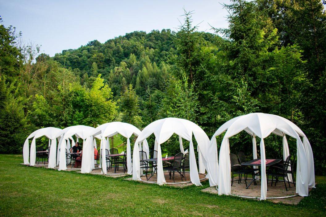 Sarbatori de Pasti 2022 in Maramures Sighetu Marmatiei Hotel Gradina ...