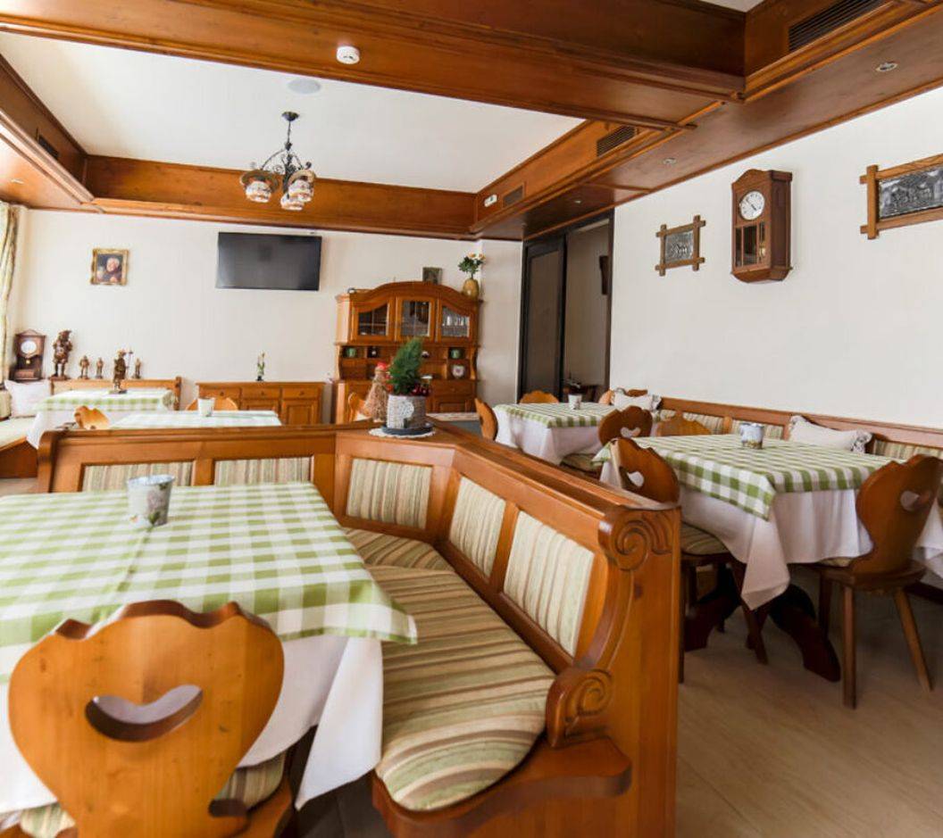 Vacanta schi 2023-2024 in Muntii Sureanu Hotel Resort Sfantul Petru ...